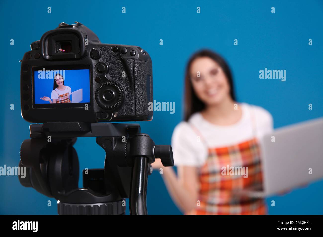 Blue screen filming hi-res stock photography and images - Alamy