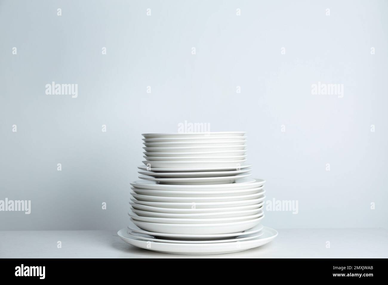 White house dinner plates hi-res stock photography and images - Alamy