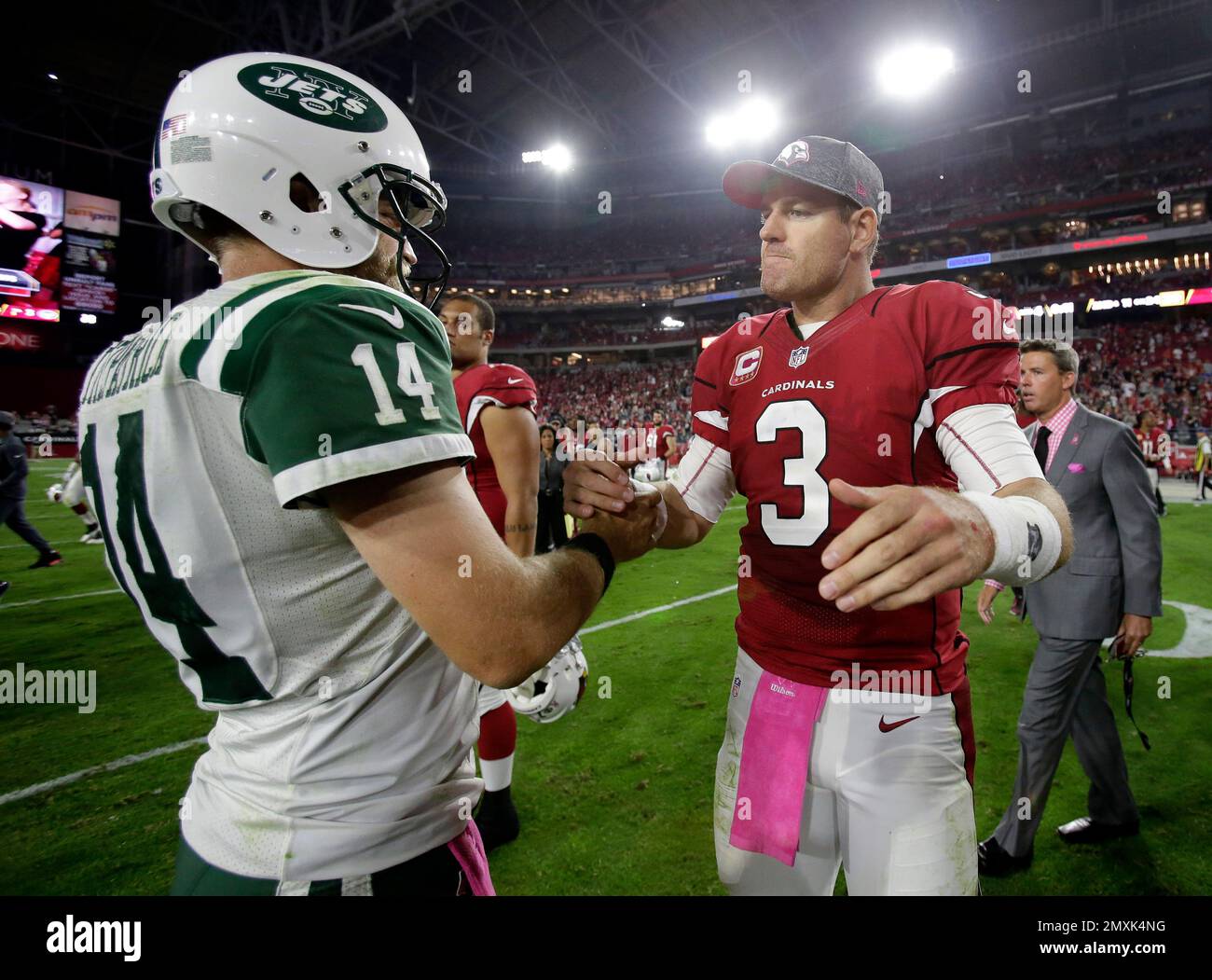 Arizona Cardinals quarterback Carson Palmer (3) greets New York Jets ...