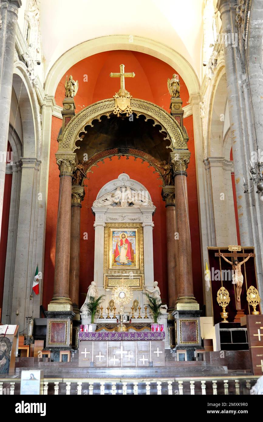 Altar area, old basilica, La Basilica de Nuestra Senora de Guadalupe ...