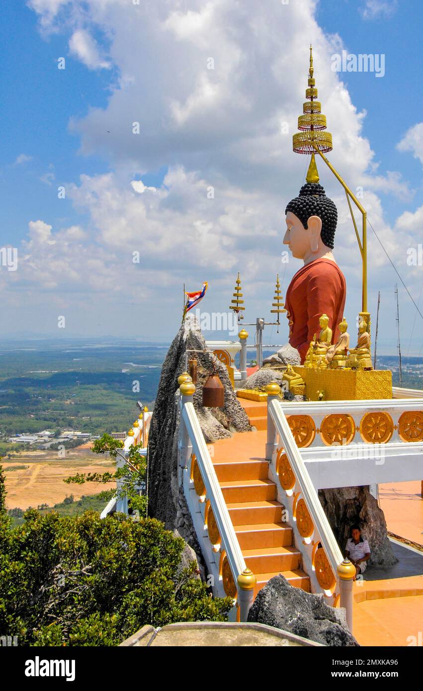 View of statue of Buddha, Buddha statue, Buddhist monastery Tiger Cave ...