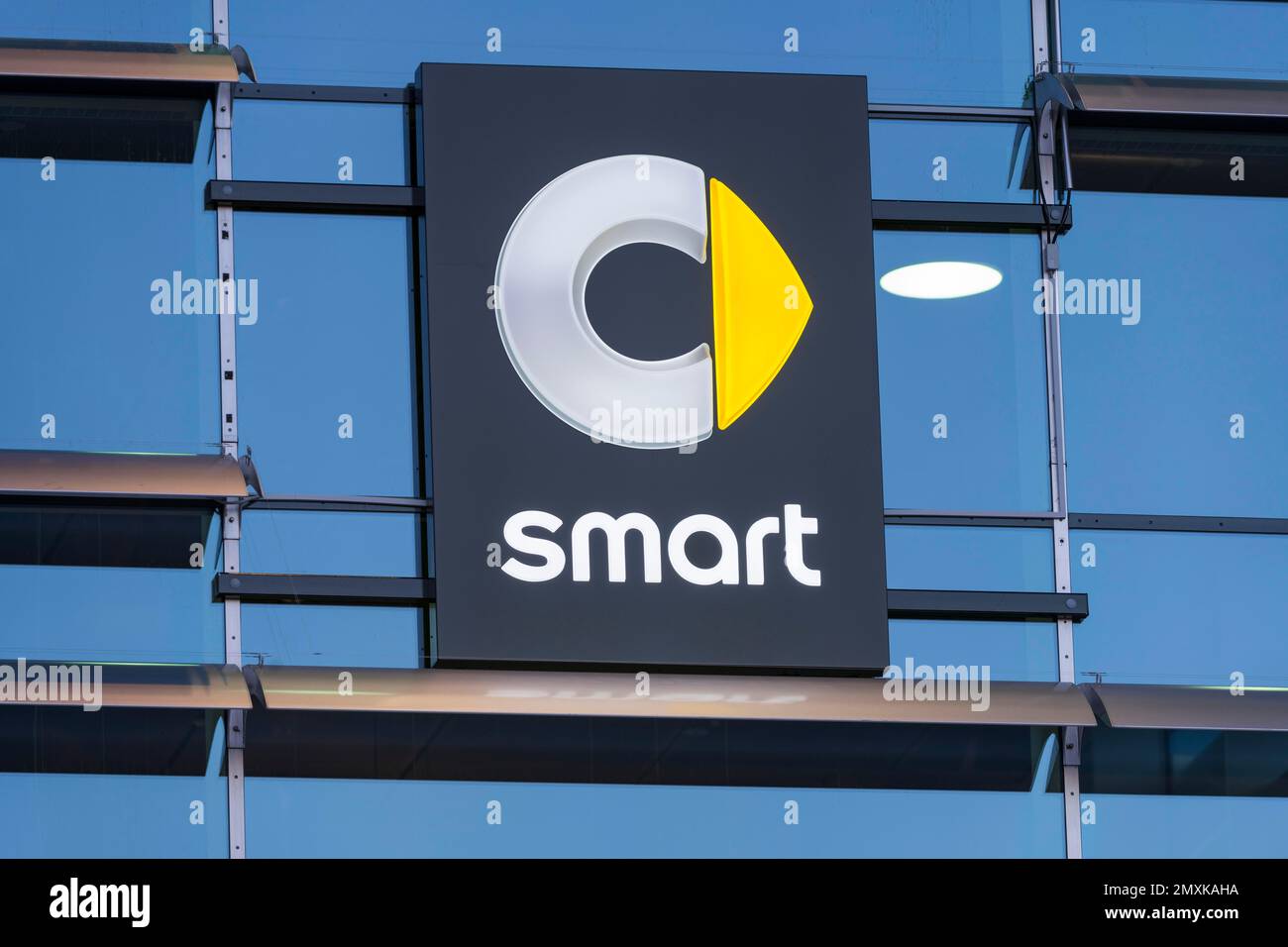 Smart, Logo, Automobile brand Daimler AG Stock Photo - Alamy