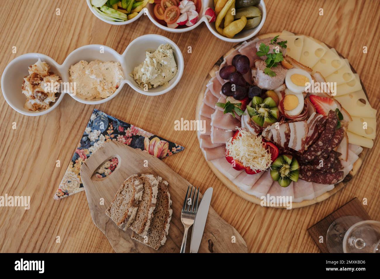 Styrian Brettljause with bacon, cheese, eggs, spread Stock Photo - Alamy