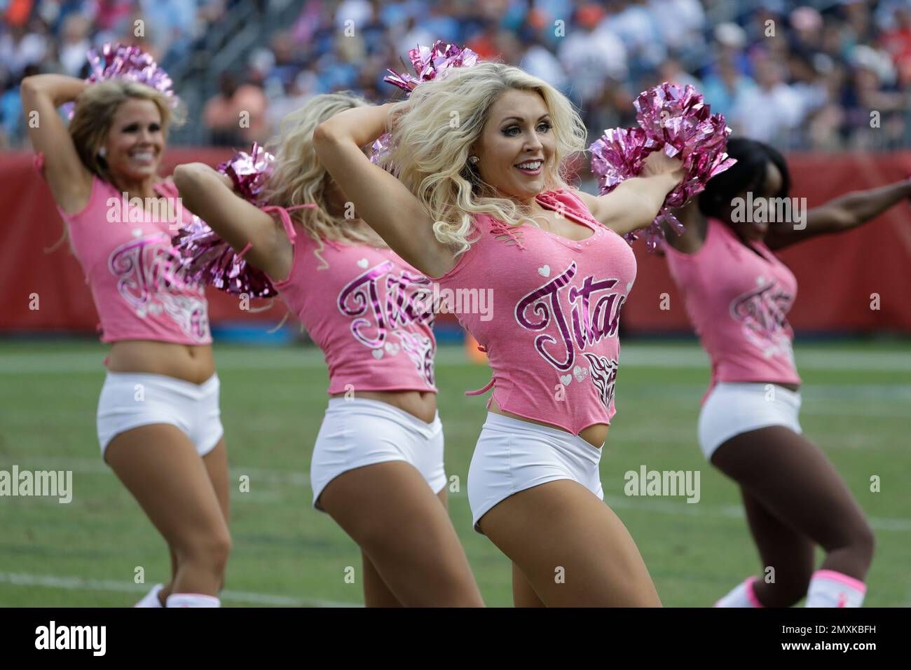 Tennessee Titans cheerleaders perform in the first half of an NFL ...