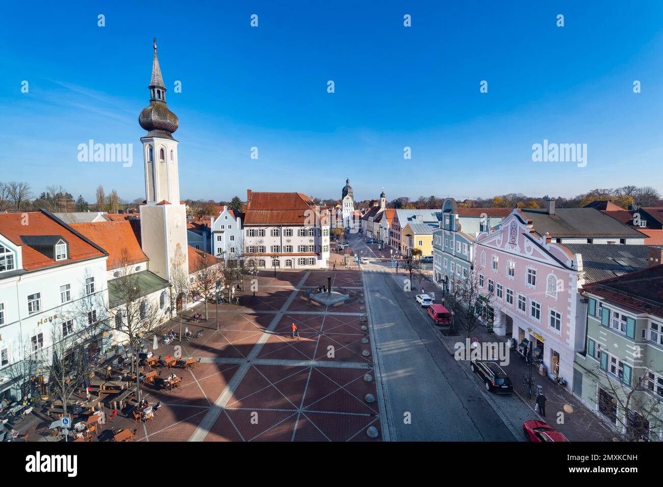 Schrannenplatz with Frauenkircherl (l.), town hall (m.) and Schönen ...