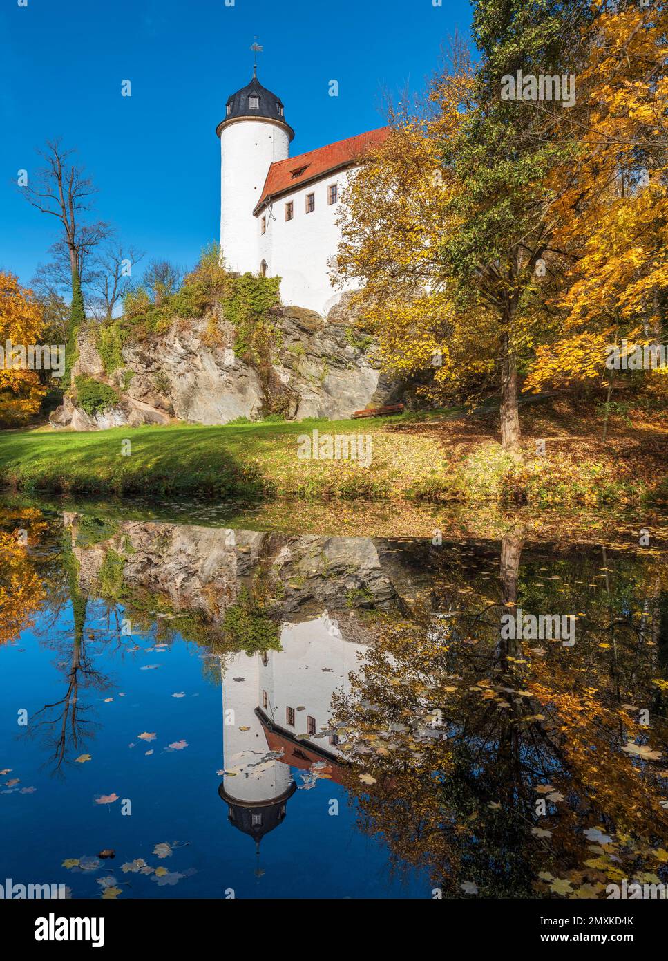 Smallest castle hi-res stock photography and images - Alamy
