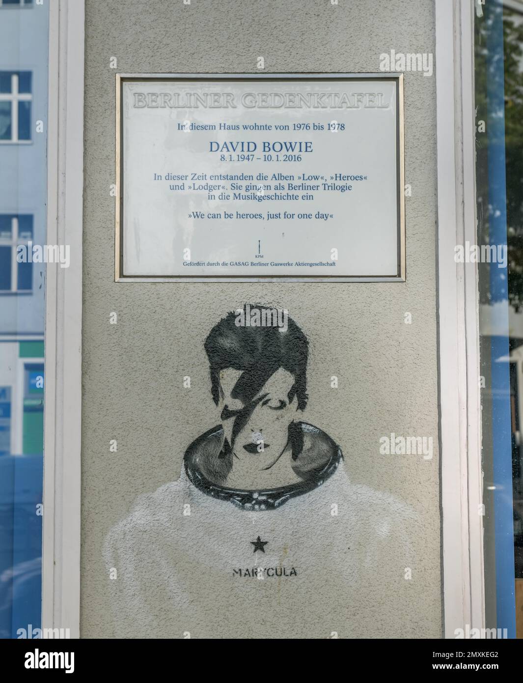 Memorial plaque, David Bowie residence, main street, Schöneberg, Berlin ...