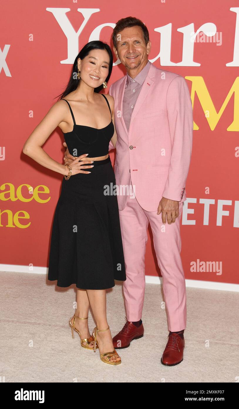 LOS ANGELES, CALIFORNIA - FEBRUARY 02: (L-R) Alicia Hannah-Kim and ...
