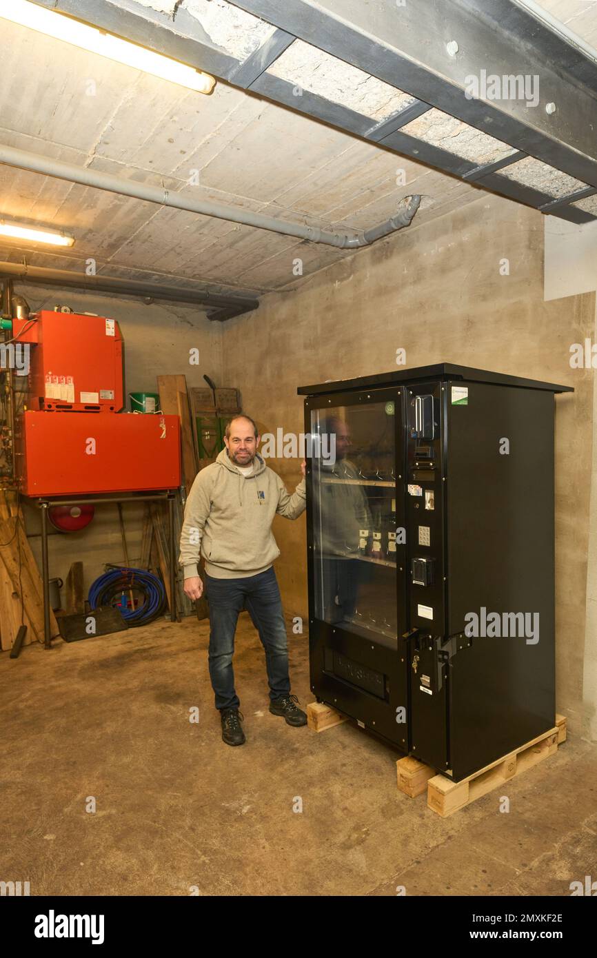 Wine vending machines hi-res stock photography and images - Alamy