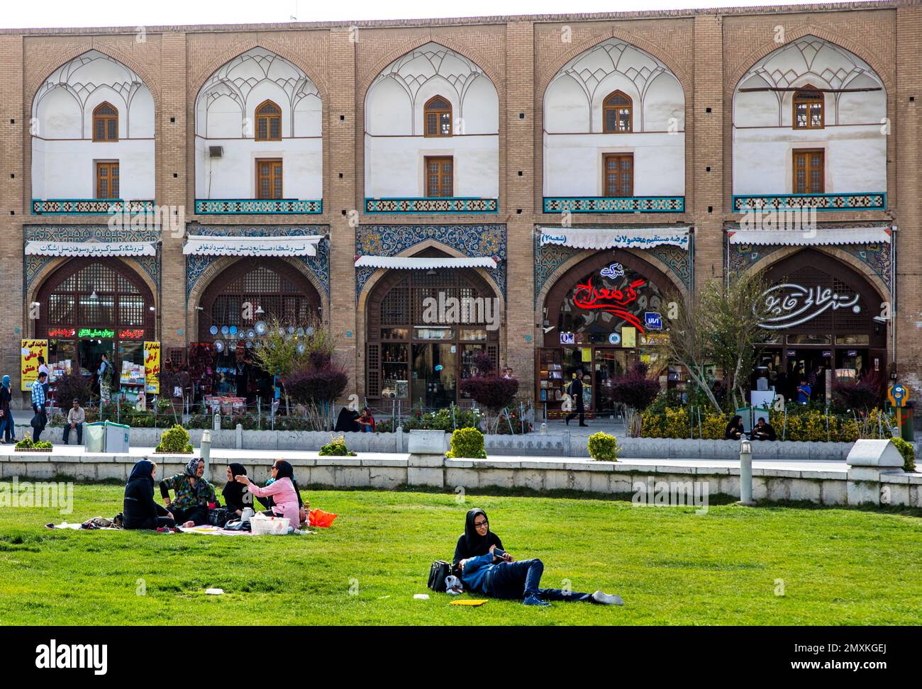 Picnic, Imam Square, Meydan-e Emam, centre of the city of Isfahan and ...