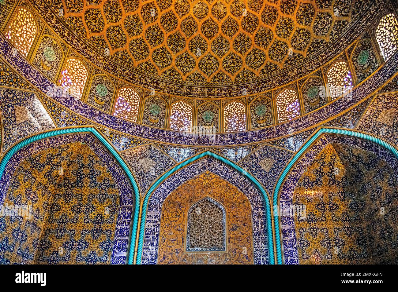 Dome and faience mosaics, Shaikh Lotfullah Mosque, Isfahan, Isfahan ...