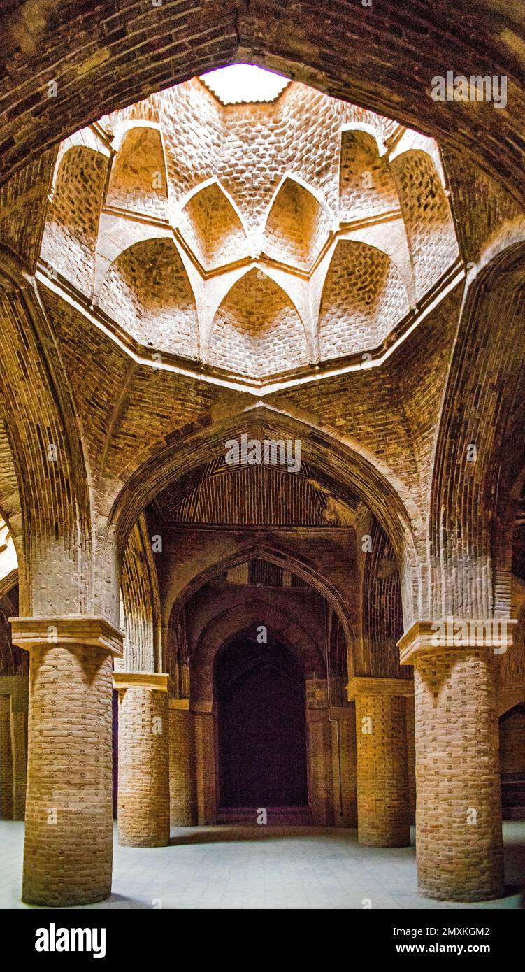 Columned Hall at South Ivan, Friday Mosque, Masjid-e Jomeh, Isfahan ...