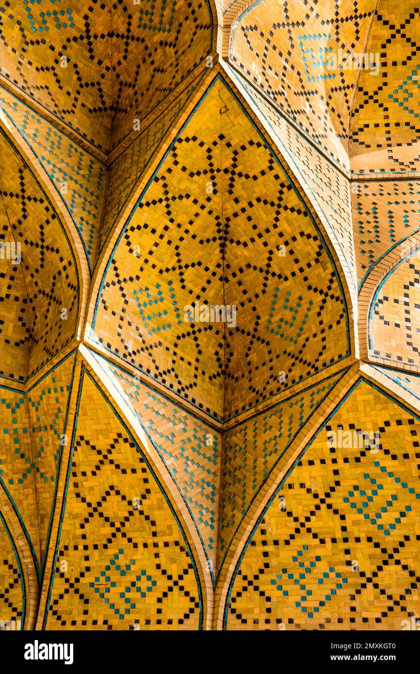 xaHoneycomb structure on the West-Iwan, Friday Mosque, Masjid-e Jomeh ...