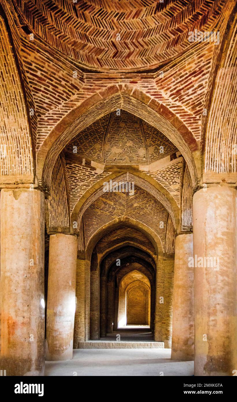 North Ivan Pillared Hall, Friday Mosque, Masjid-e Jomeh, Isfahan ...