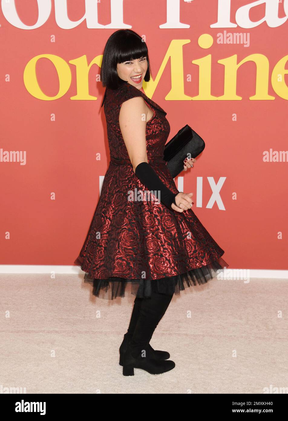 LOS ANGELES, CALIFORNIA - FEBRUARY 02: Lupe Cambiasso attends the world ...