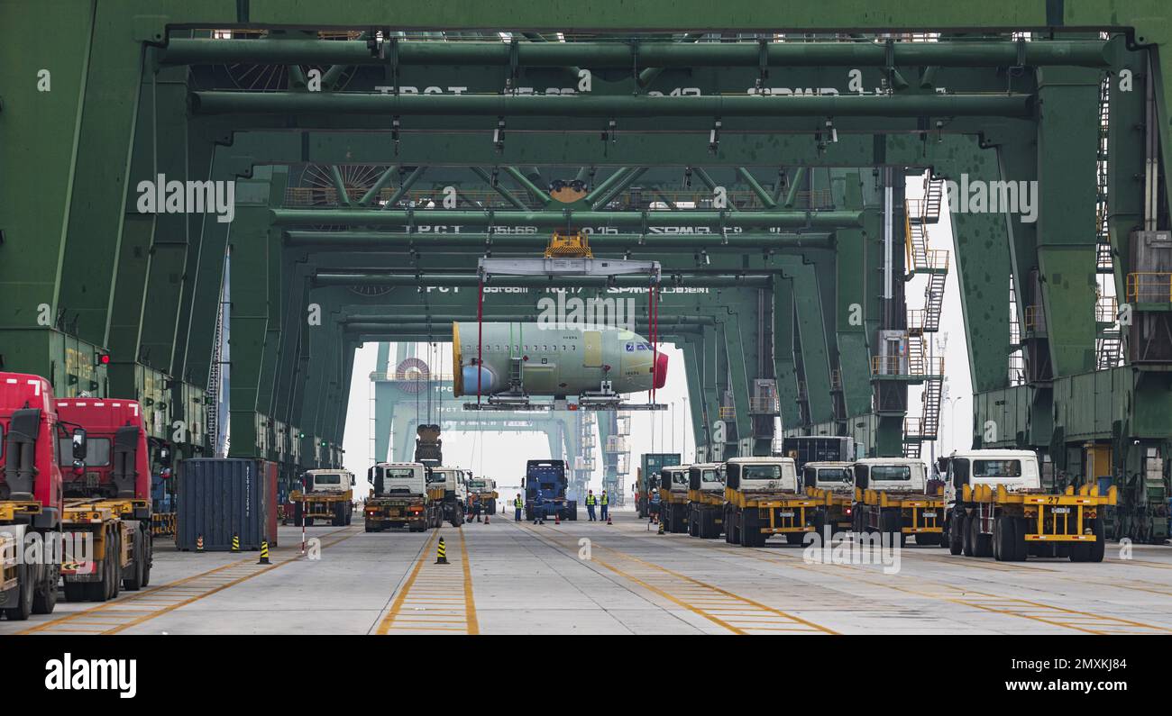Tianjin Pacific container freight terminal Stock Photo - Alamy