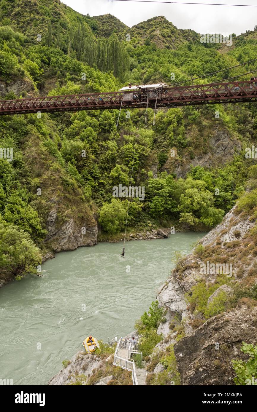 Kawarau gorge suspension bridge hi-res stock photography and images - Alamy