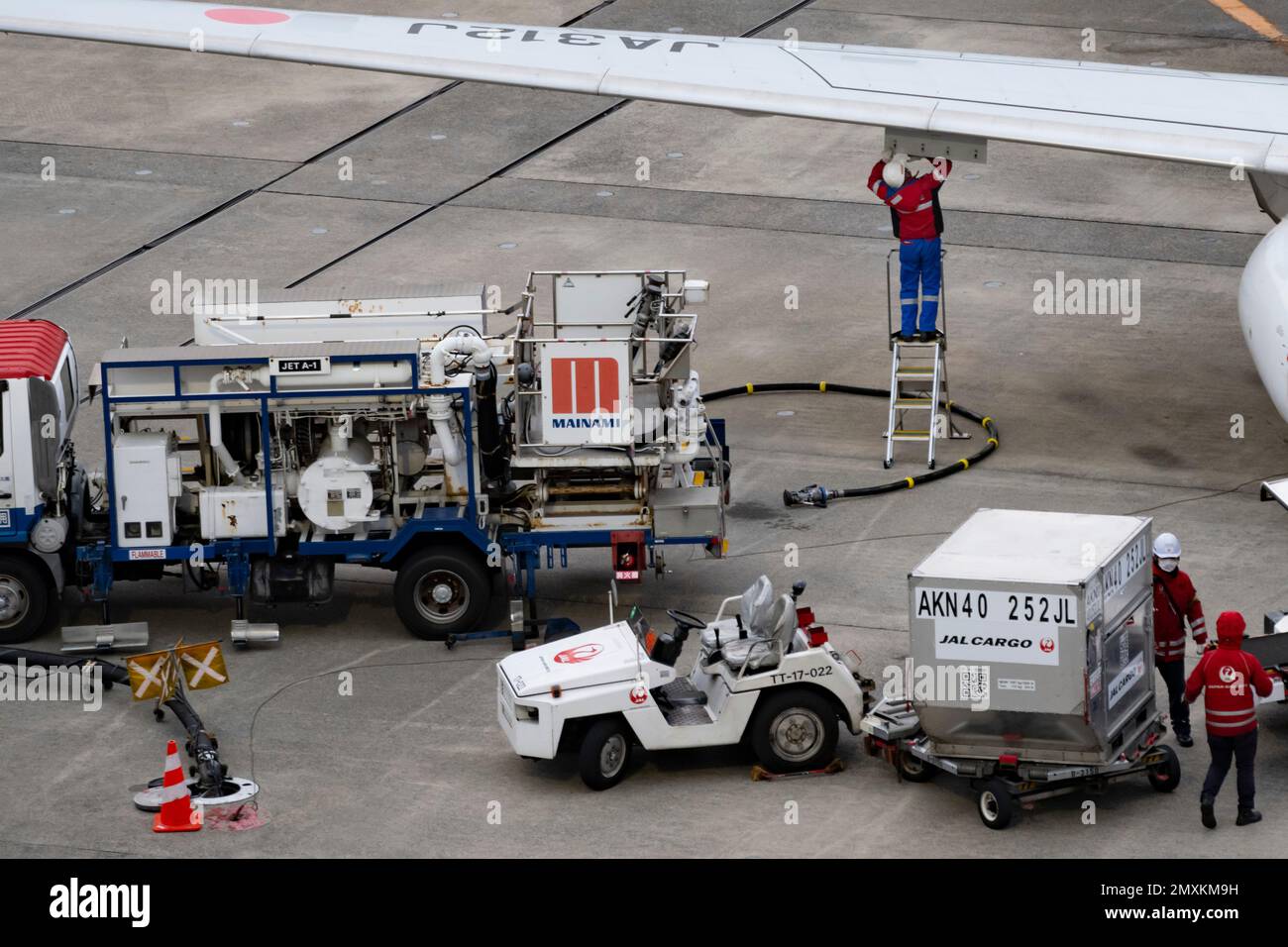 Tokyo, Japan. 2nd Feb, 2023. Ramp crews work on Jet-A refueling ...