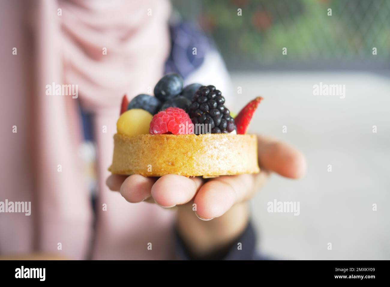 women eating berry fruit tart Stock Photo - Alamy