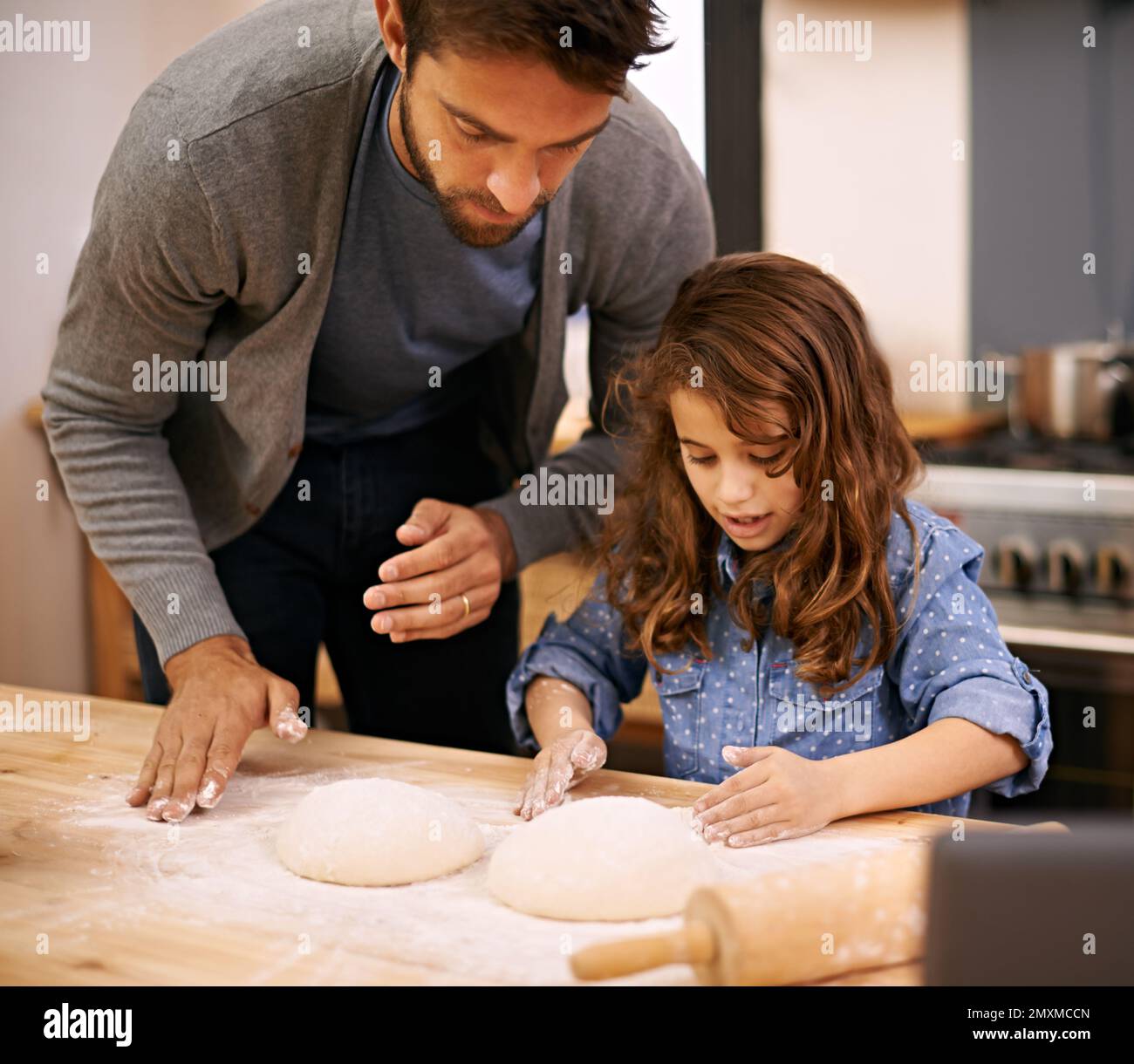 Father making pizza kids hi-res stock photography and images - Alamy