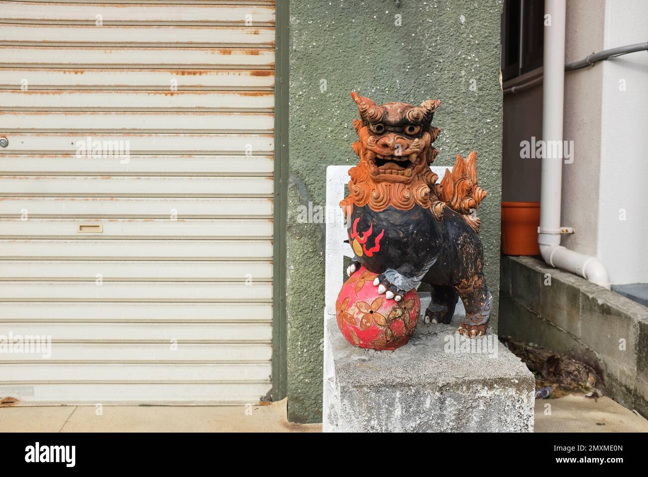 Naha okinawa japan shisa hi-res stock photography and images - Alamy