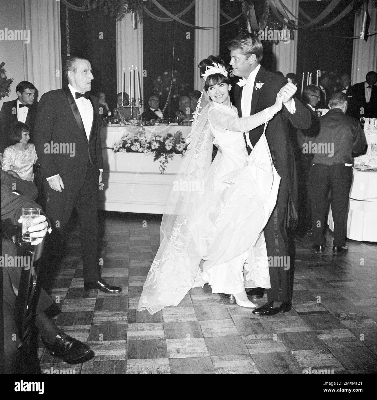 Actors Troy Donahue and his bride Suzanne Pleshette, dance at their ...