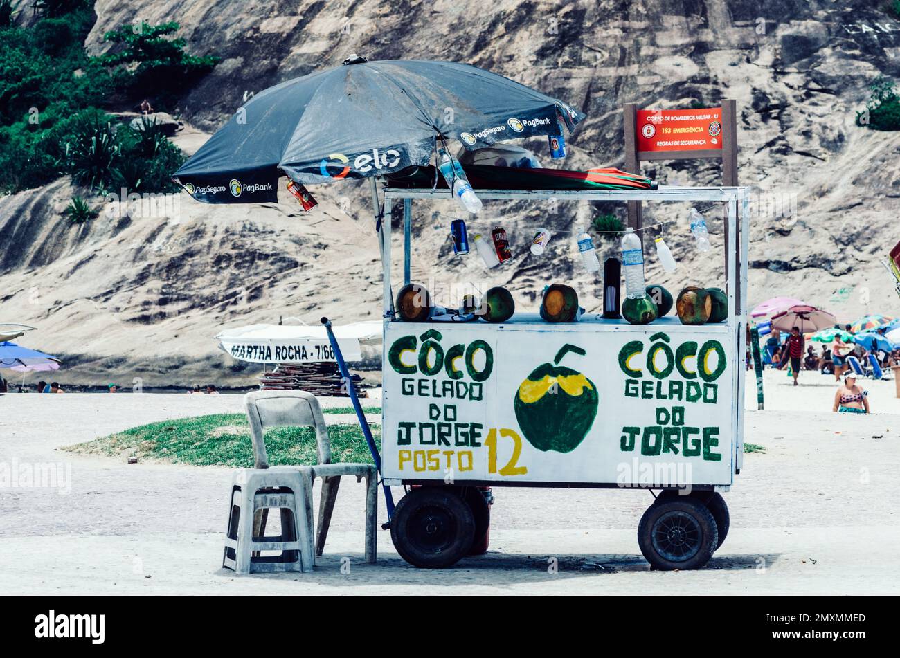Coconut stand hi-res stock photography and images - Alamy