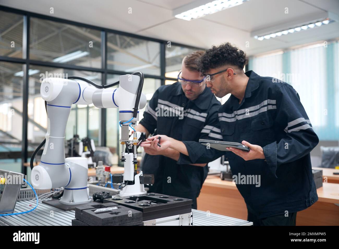 Mechanical innovation laboratory hi-res stock photography and images ...