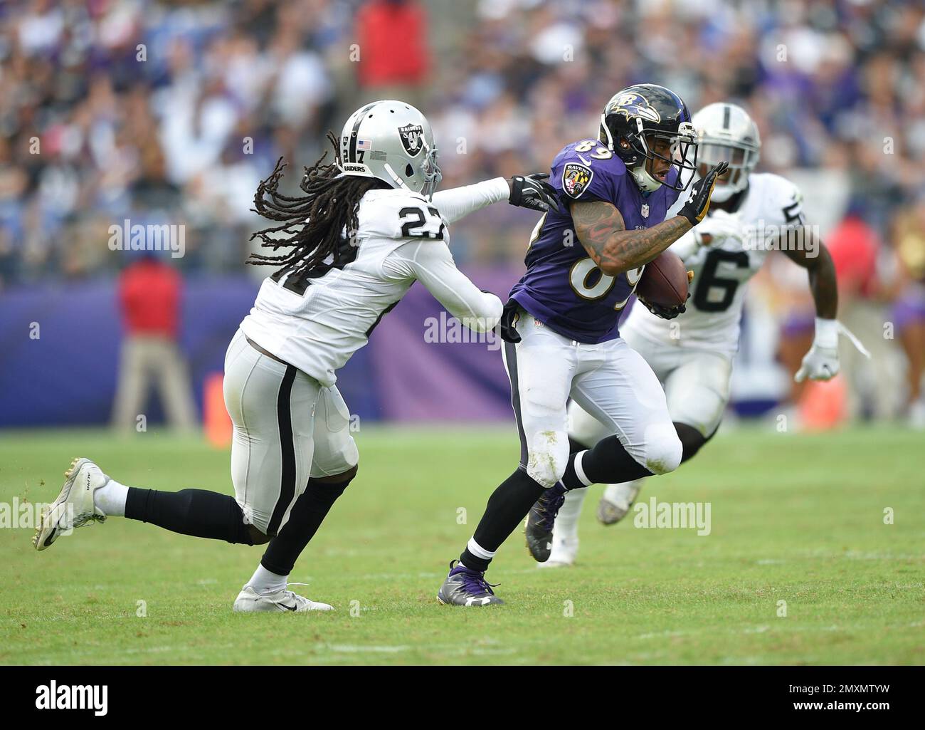 Baltimore Ravens wide receiver Steve Smith (89) runs with the ball ...