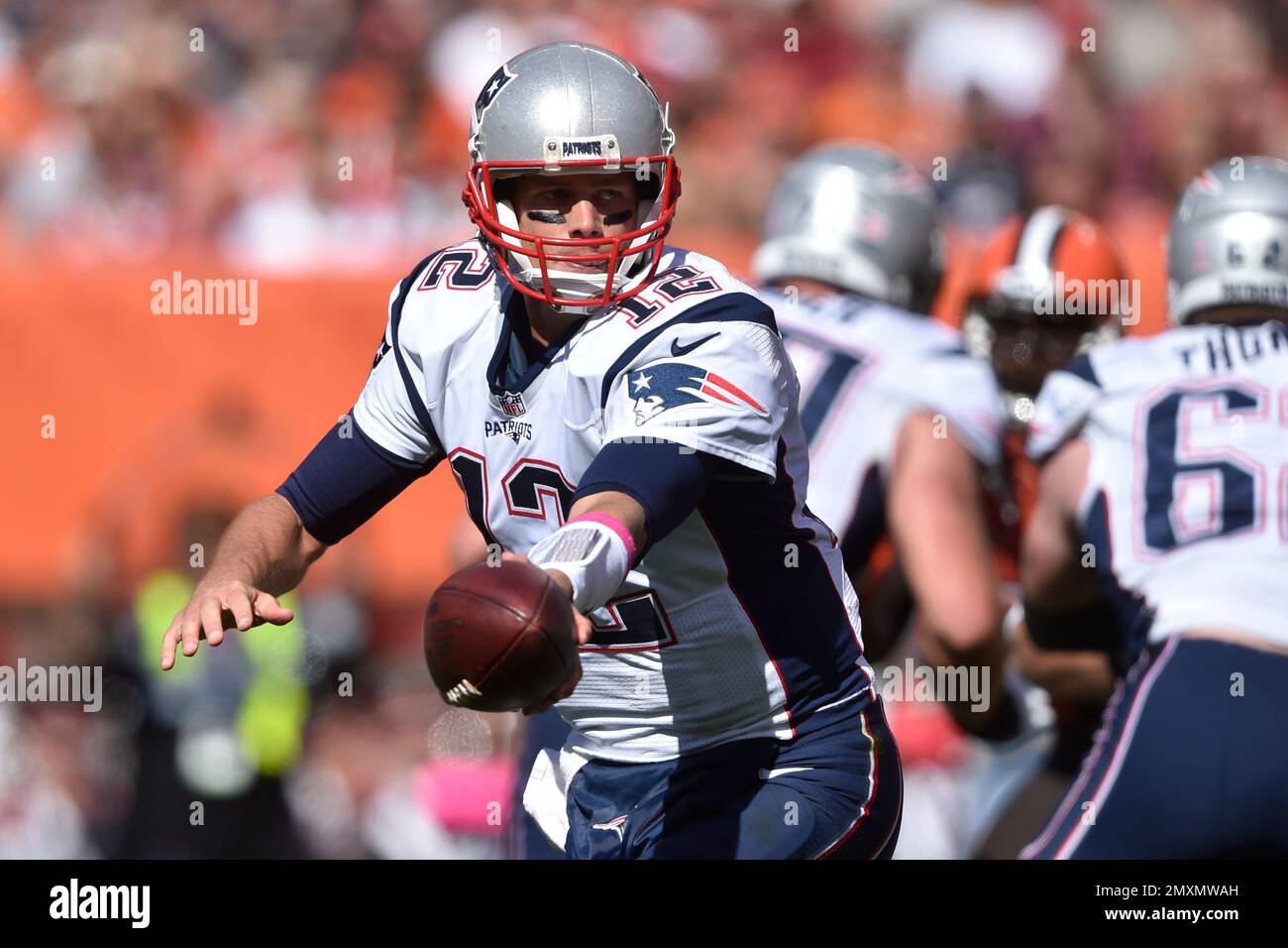 New England Patriots quarterback Tom Brady fakes a hand off during an ...