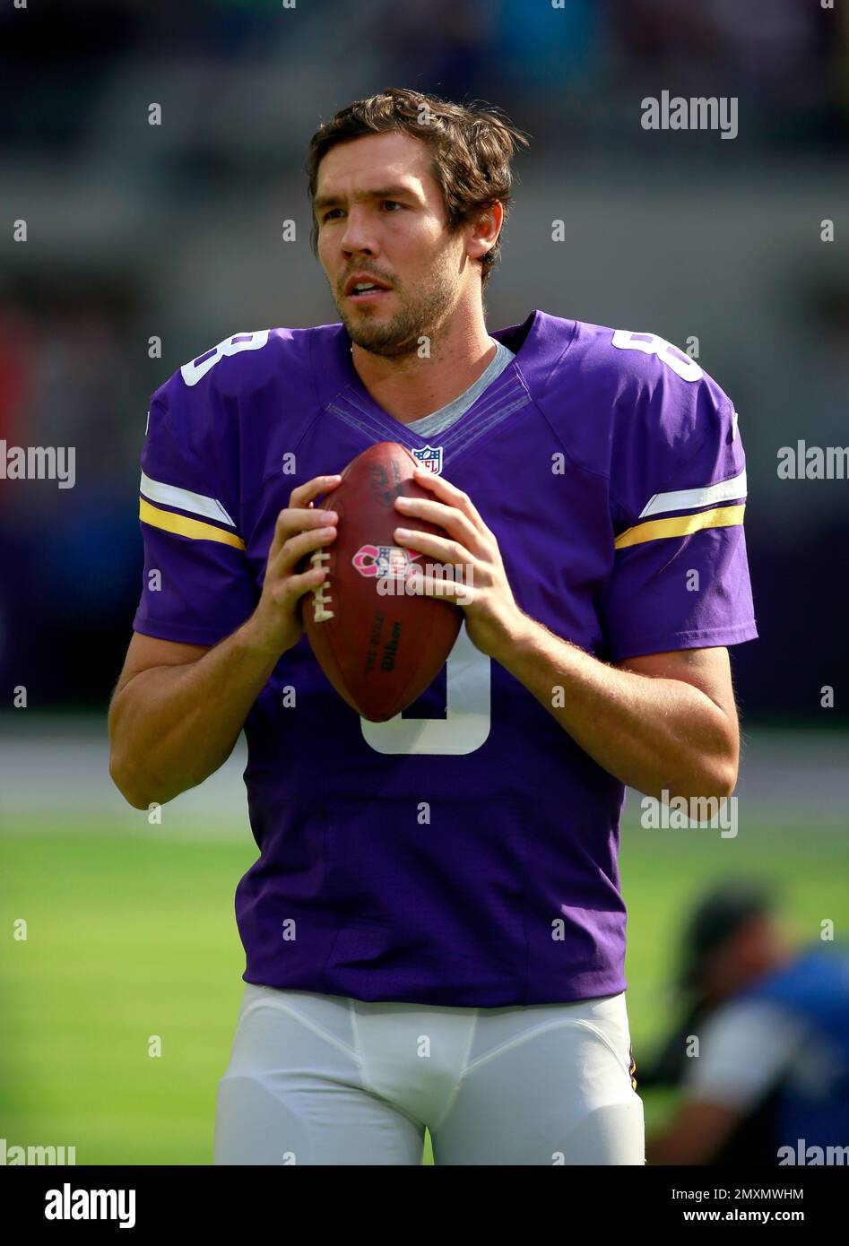 Minnesota Vikings quarterback Sam Bradford (8) warms up before his game ...