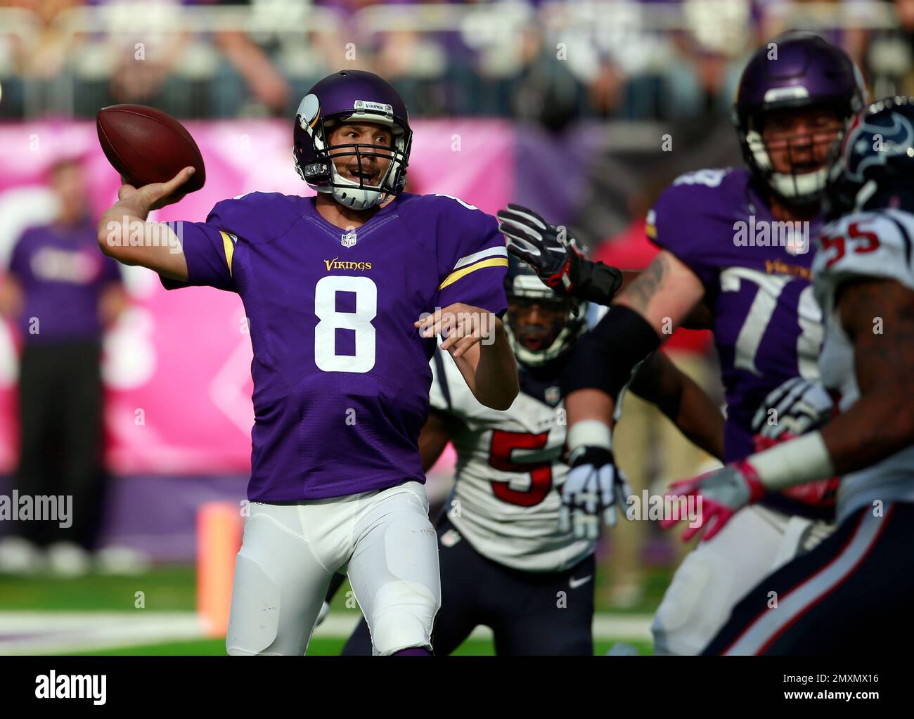 Minnesota Vikings quarterback Sam Bradford (8) looks to pass against ...