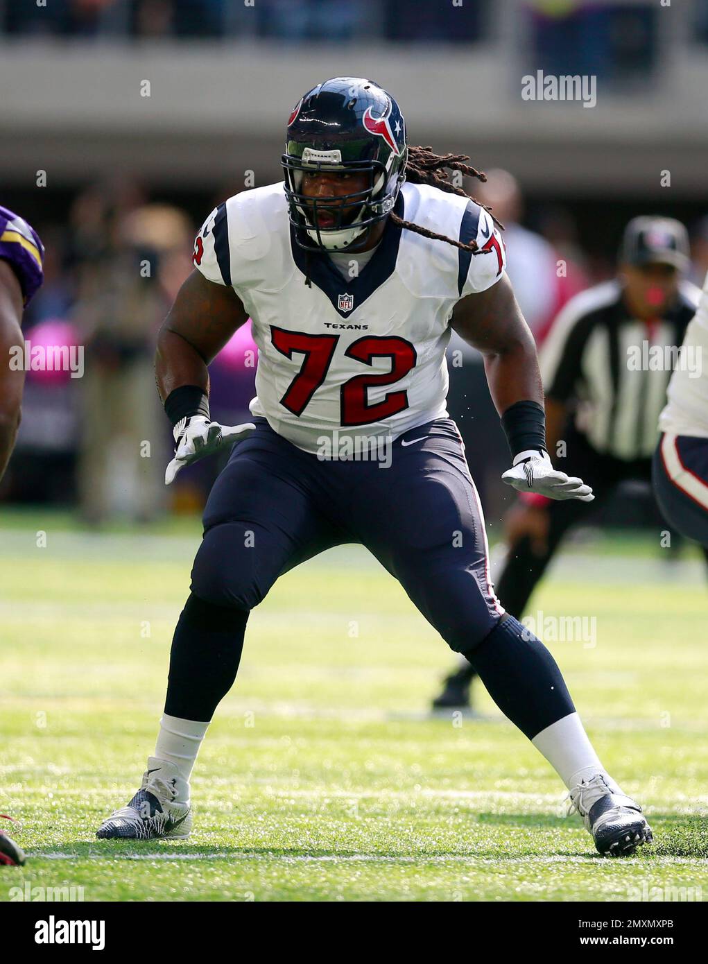 Houston Texans tackle Derek Newton (72) sets to block against the ...