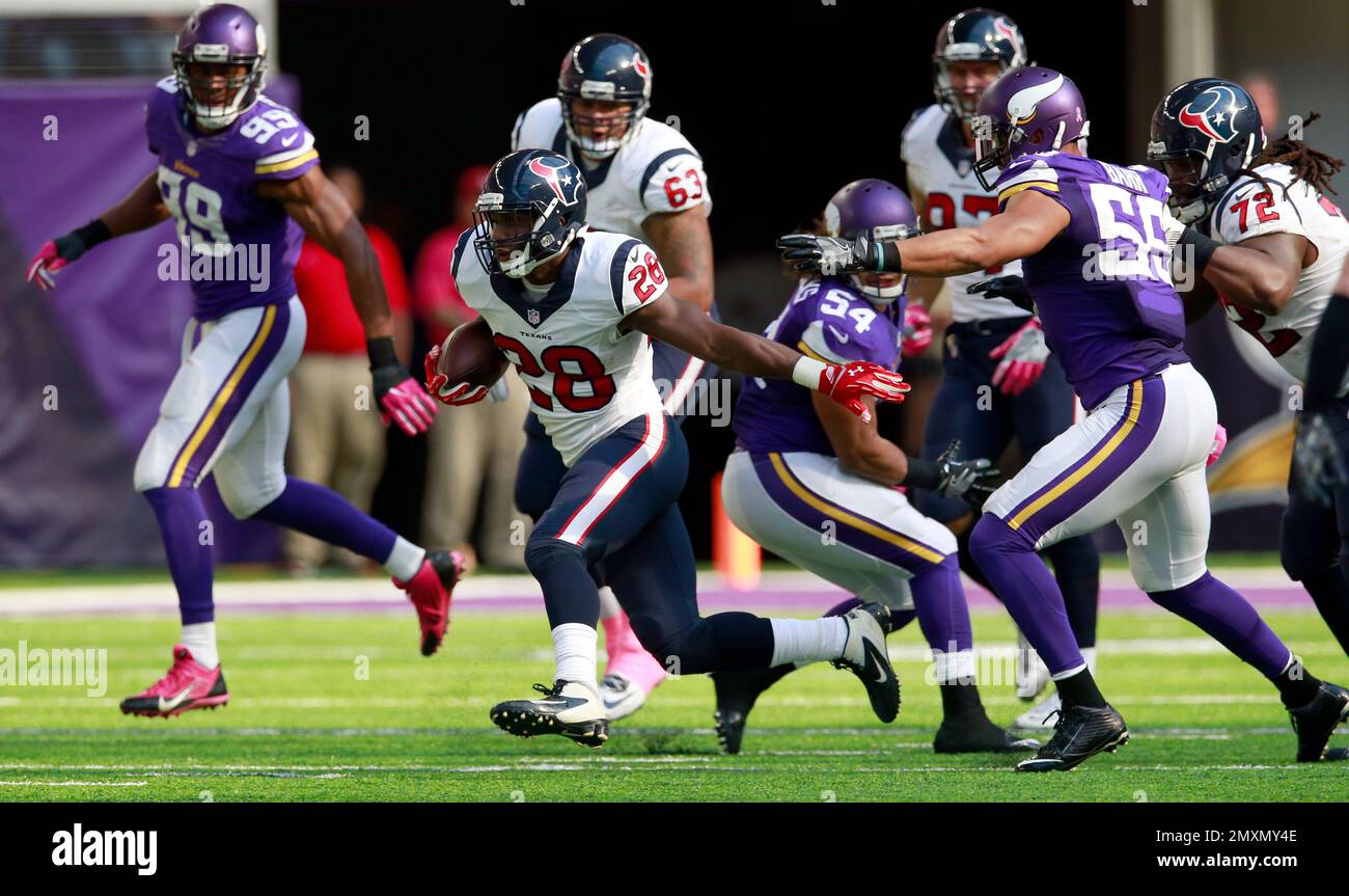 Houston Texans running back Alfred Blue (28) runs the ball against ...