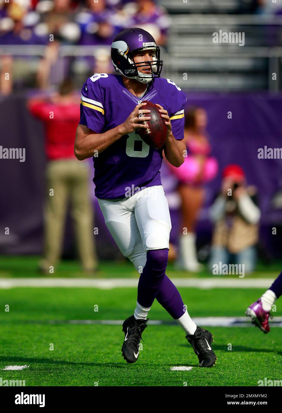 Minnesota Vikings quarterback Sam Bradford (8) looks to pass against ...