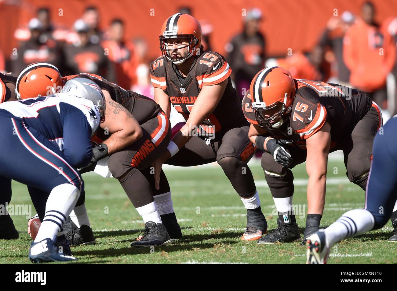 Cleveland Browns quarterback Charlie Whitehurst (15) stands under ...