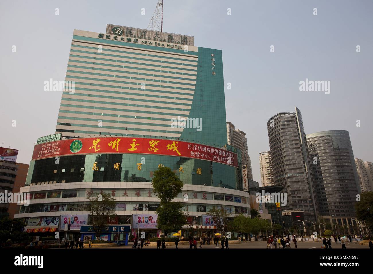 Kunming street hi-res stock photography and images - Alamy