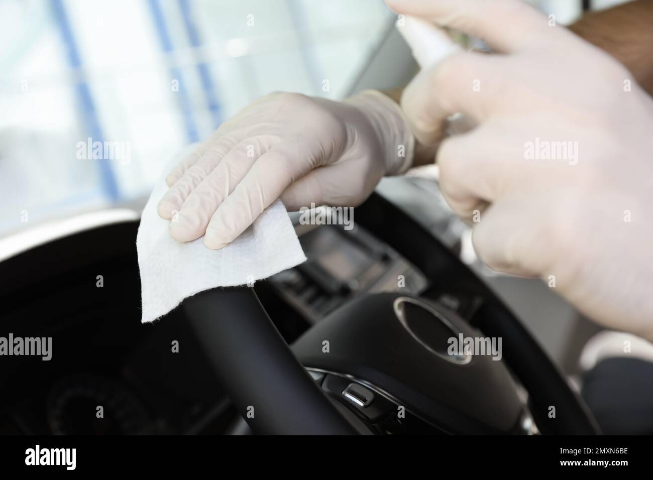 Car clean with tissue hi-res stock photography and images - Alamy