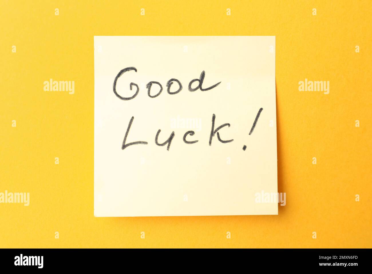 Note with phrase GOOD LUCK on orange background, top view Stock Photo ...