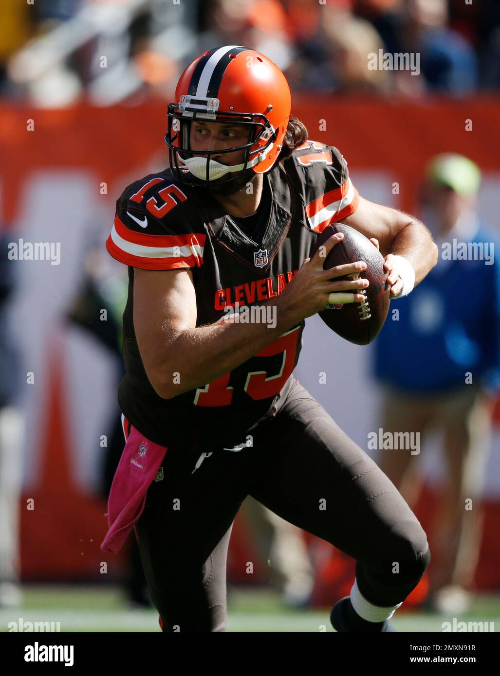 Cleveland Browns' Charlie Whitehurst looks to throw against the New ...