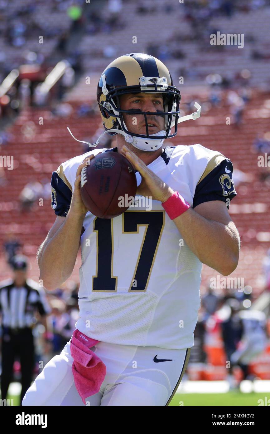 Los Angeles Rams quarterback Case Keenum warms up before an NFL ...