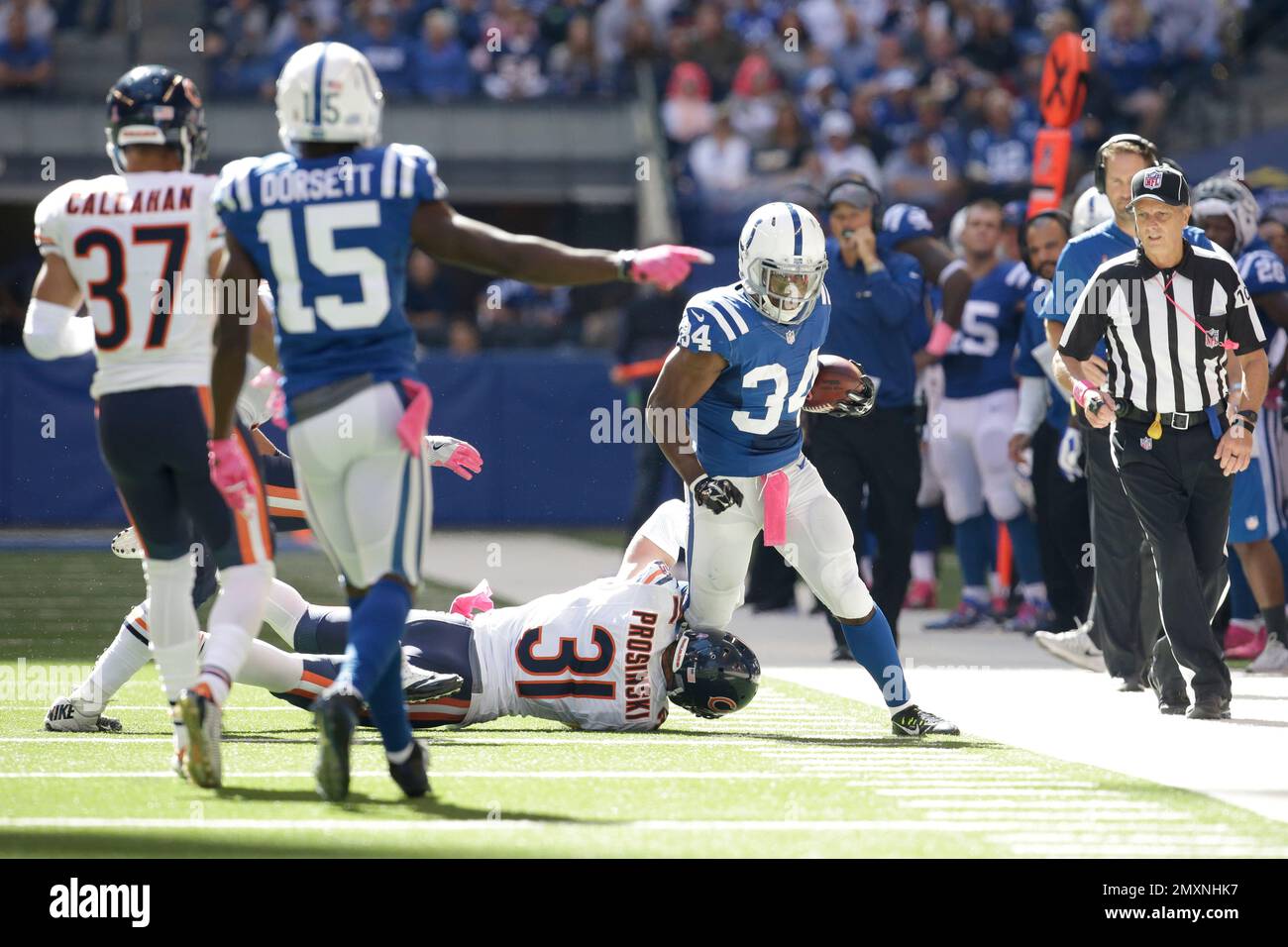 Chicago Bears strong safety Chris Prosinski (31) tackles Indianapolis ...