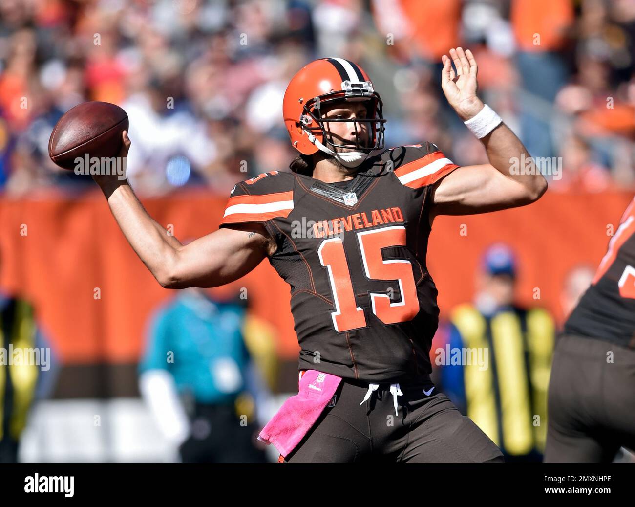 Cleveland Browns quarterback Charlie Whitehurst passes against the New ...