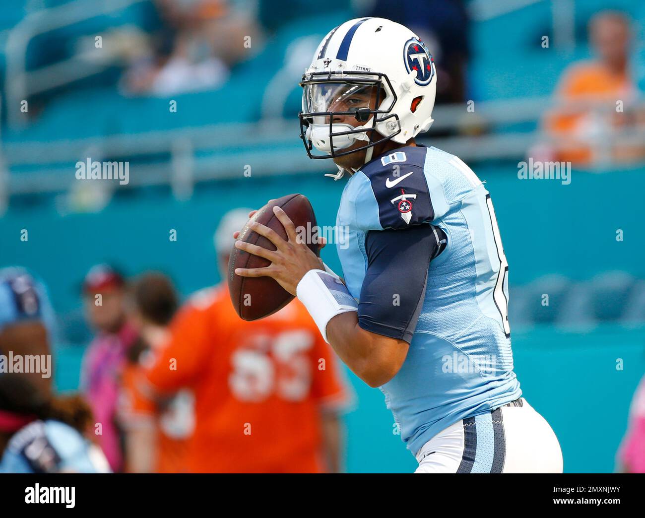 Tennessee Titans quarterback Marcus Mariota (8) warms up before an NFL ...