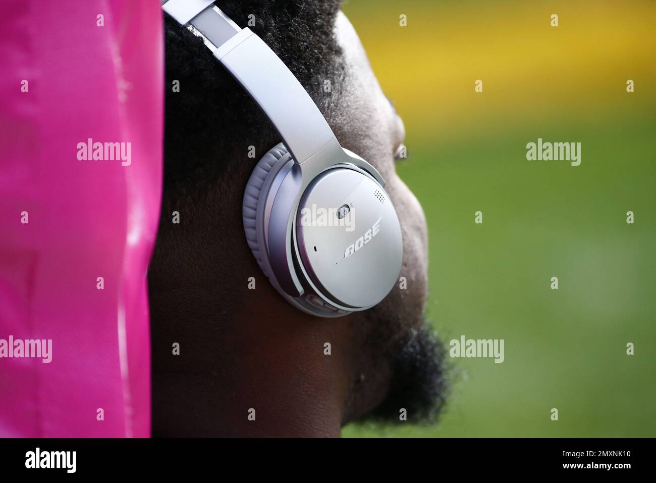 New York Jets tight end Brandon Bostick (82) leans on the goalpost as ...