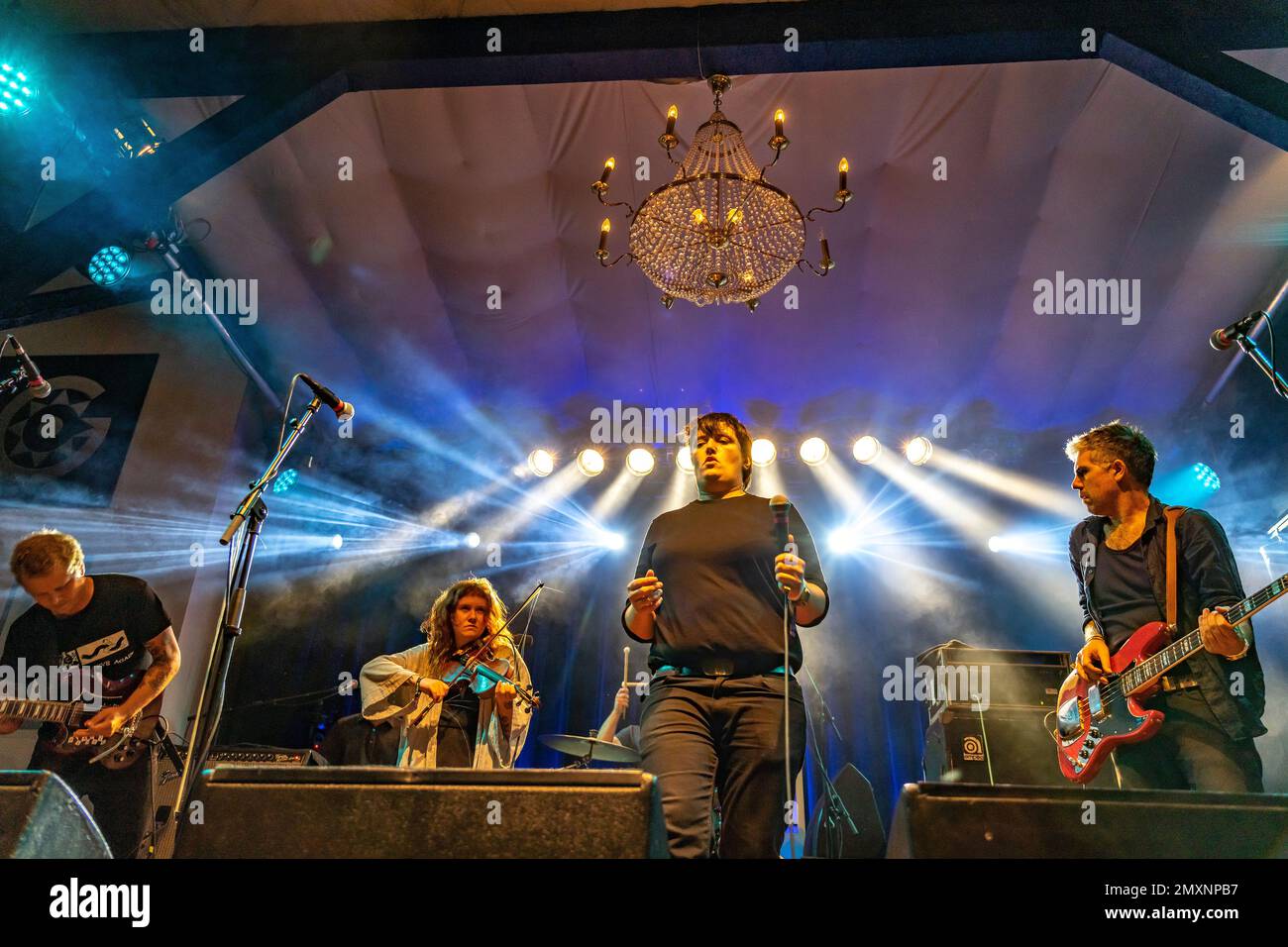 Die Band Cash Savage and the Last Drinks aus Australien live beim ...