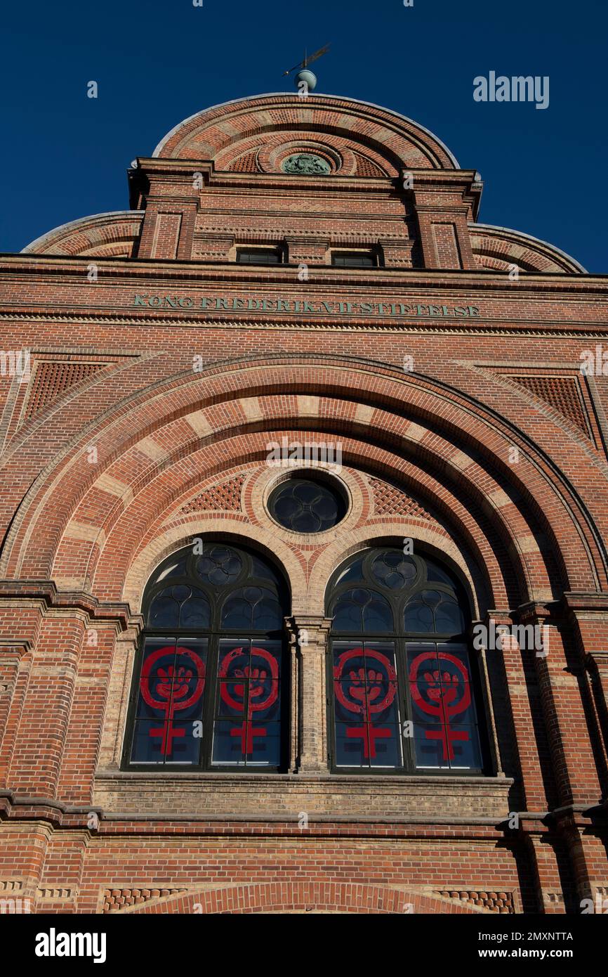 Symmetrical power emblem hi-res stock photography and images - Alamy