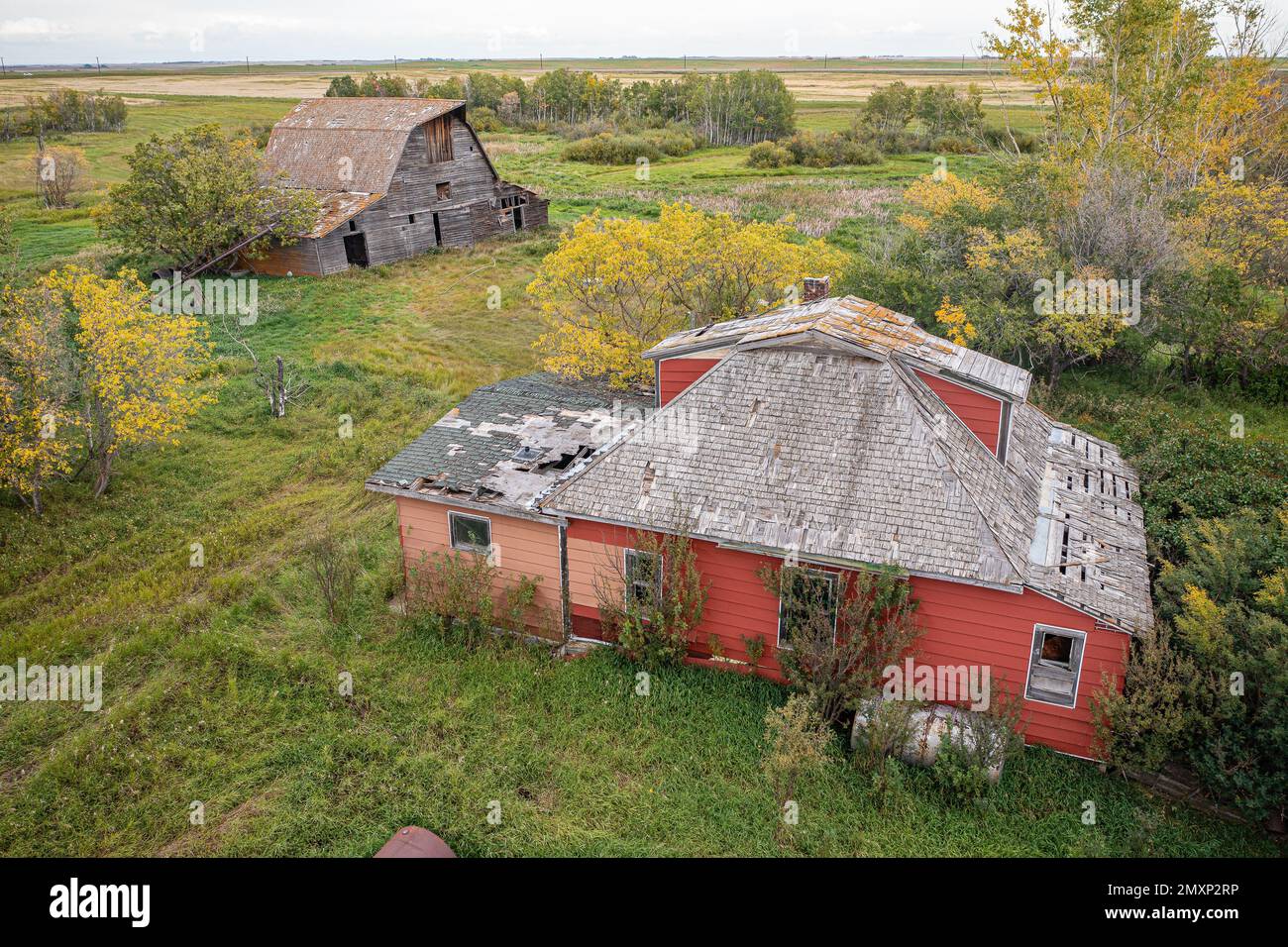 Abandoned barn on prairies hi-res stock photography and images - Alamy