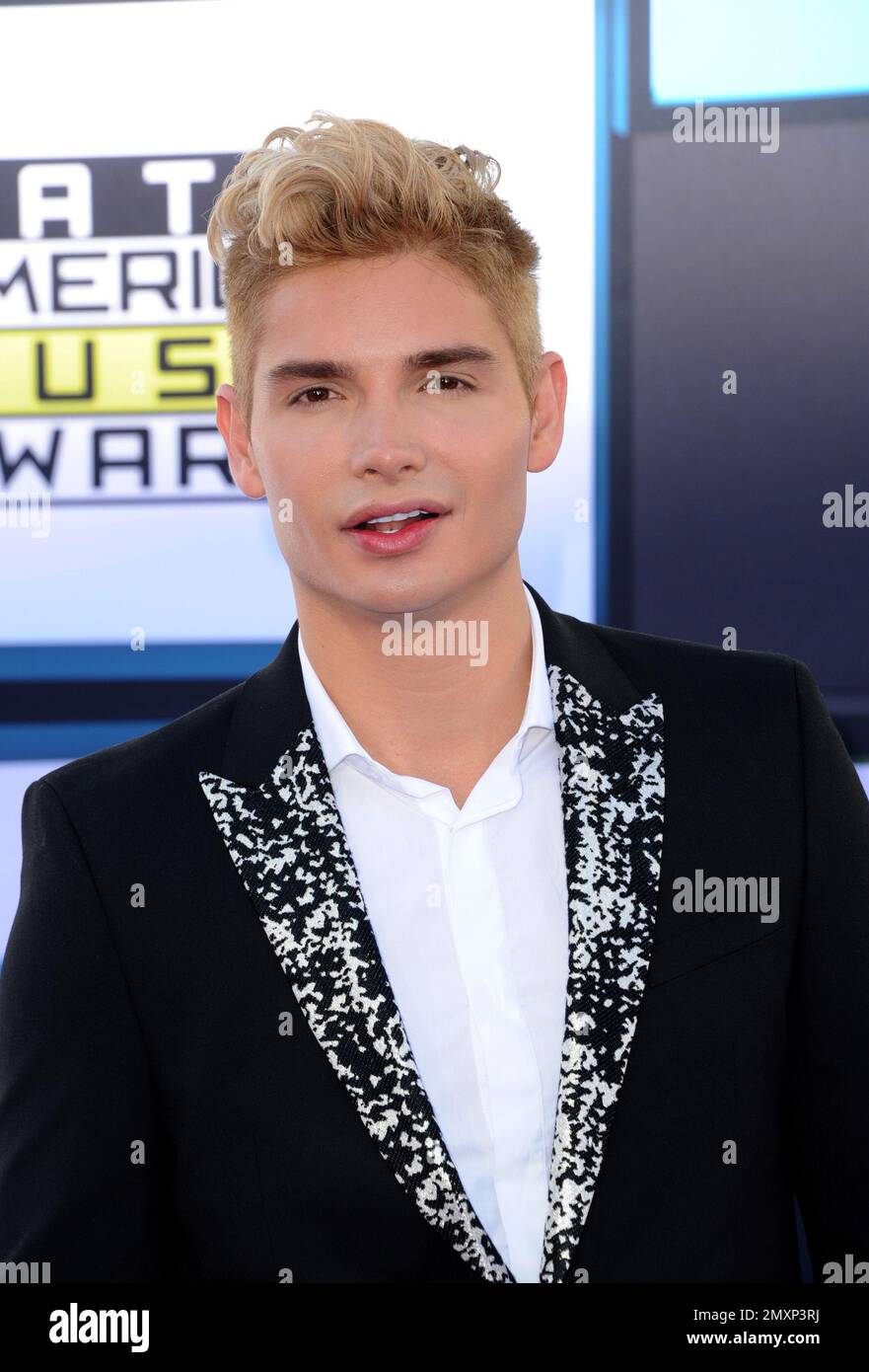 Christian Acosta arrives at the Latin American Music Awards at the ...
