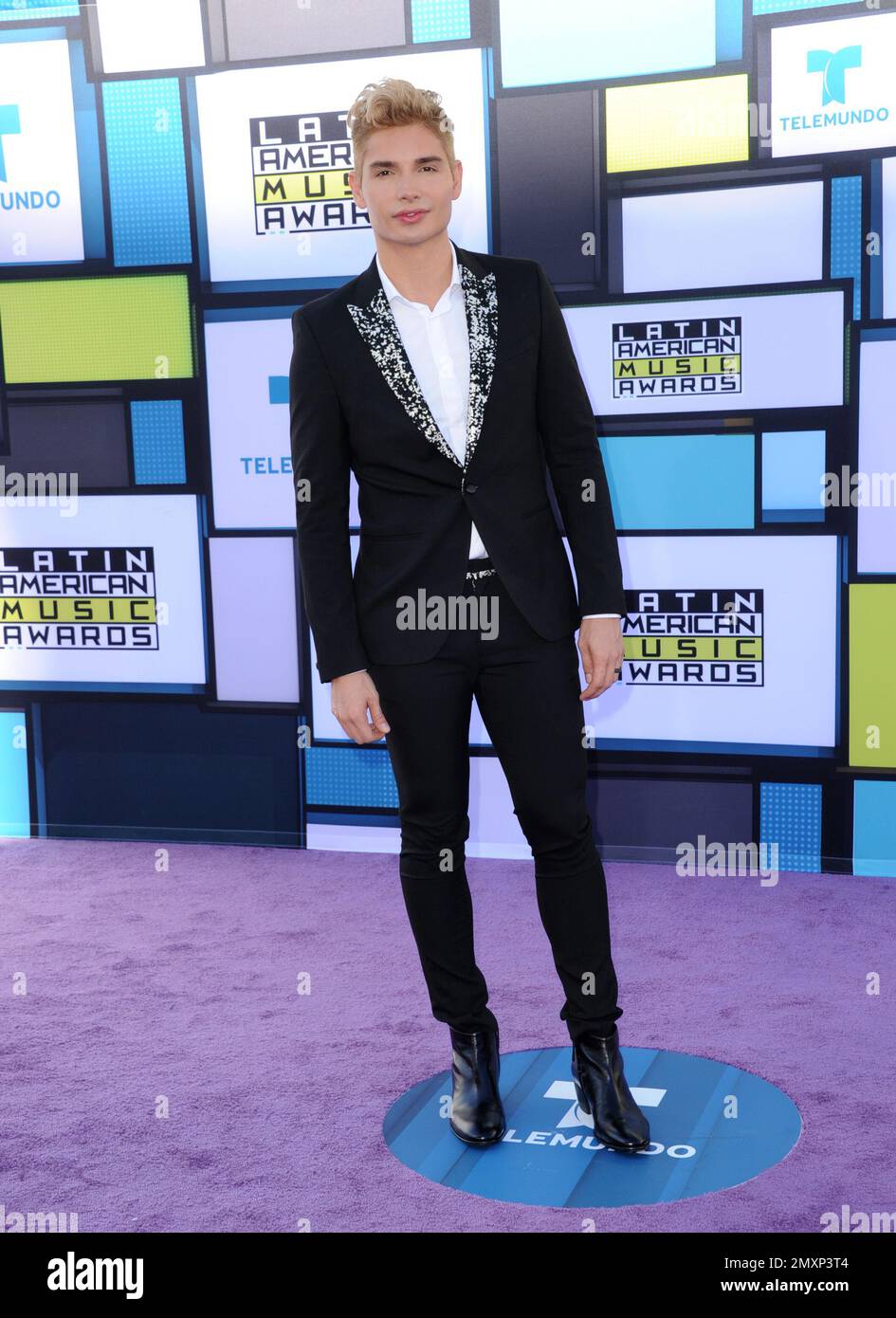 Christian Acosta arrives at the Latin American Music Awards at the ...